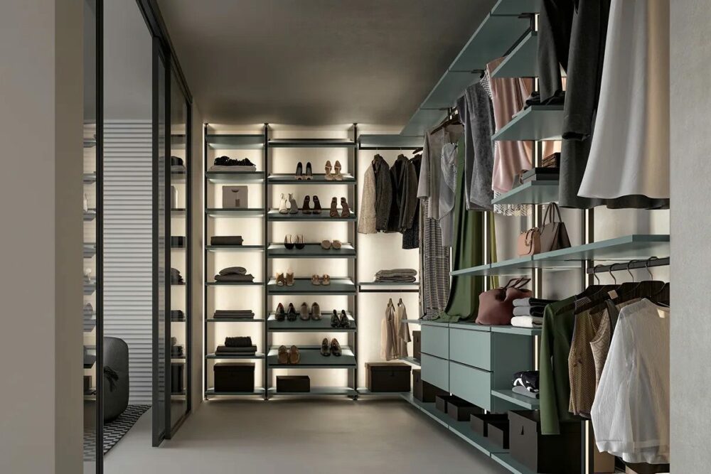 Dressing linéaire avec porte coulissante – Küchen Art : cuisines ...